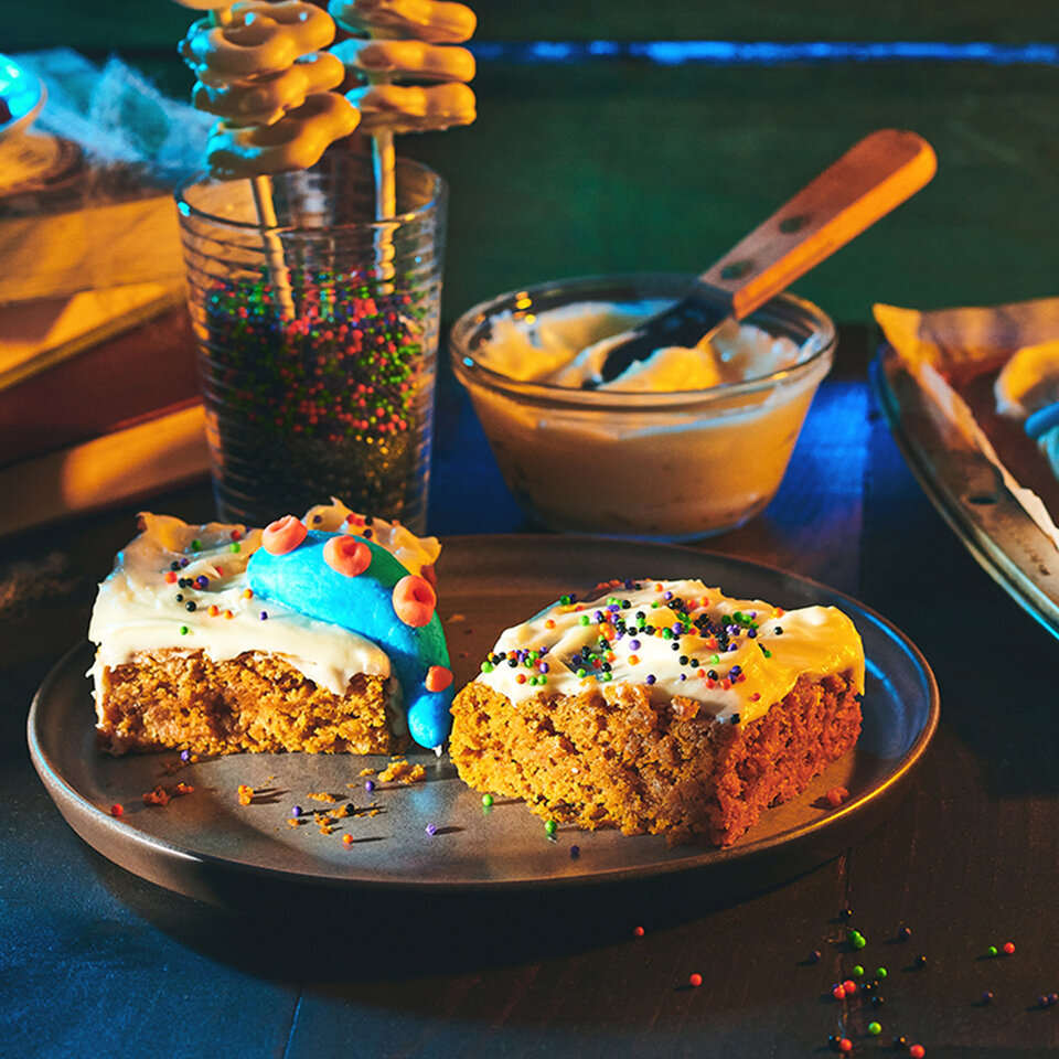 1 Bowl Creepy Pumpkin Spice Bars